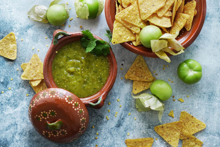 Healthy Easy Tomatillo Salsa Verde Recipe | Muy Delish