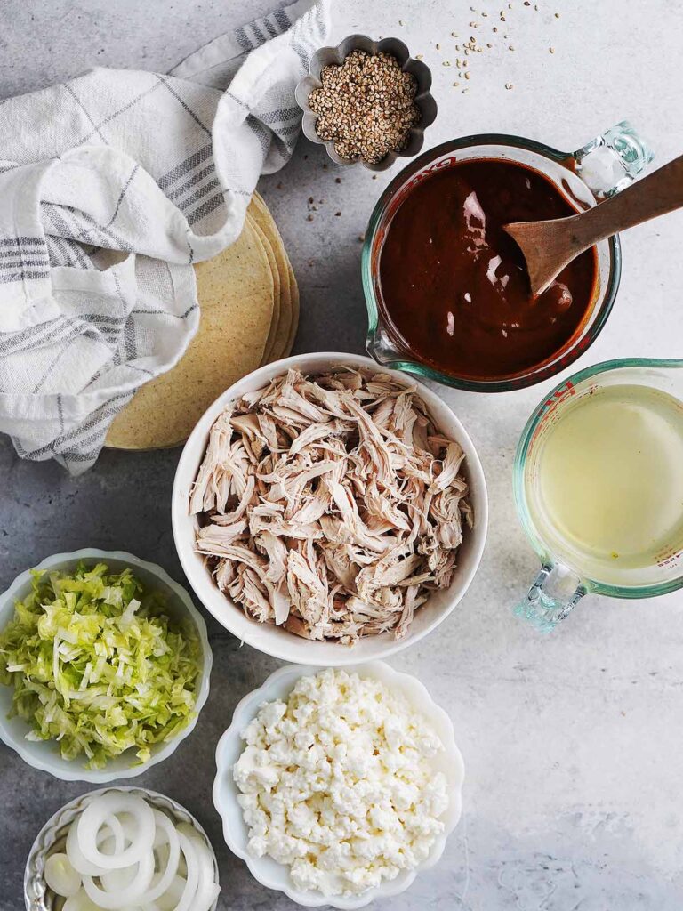 Enmoladas (Chicken Mole Enchiladas) | Muy Delish