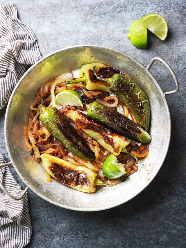 Chiles Toreados (Blistered peppers) | Mexican Recipes by Muy Delish