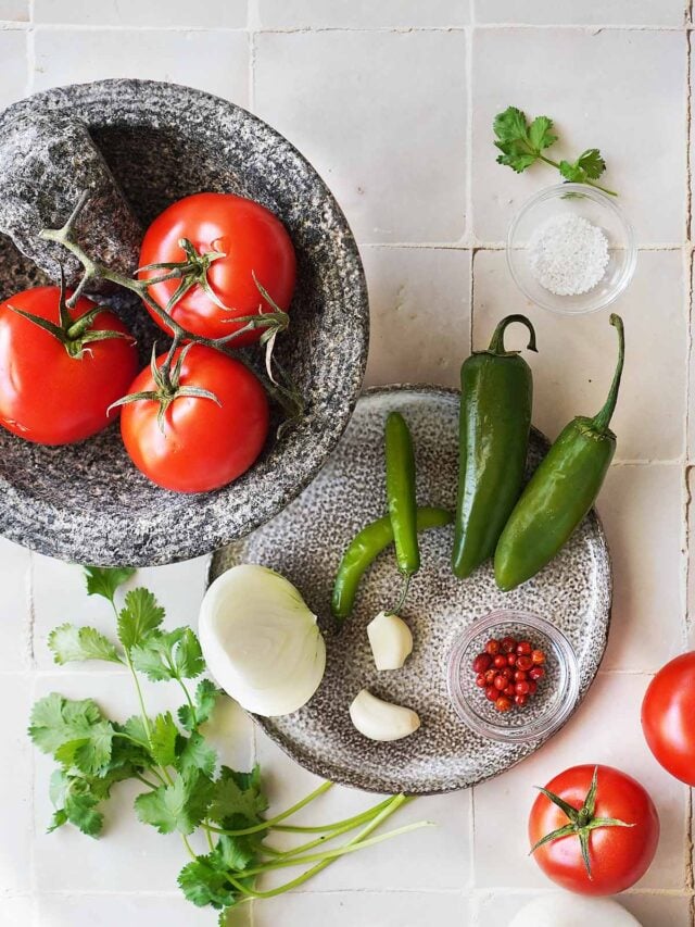 Molcajete Salsa | Muy Delish | Salsa Molcajeteada