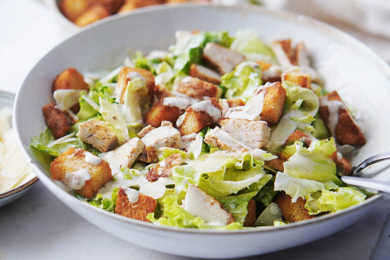 Ensalada Cesar (Classic Caesar Salad) | Muy Delish